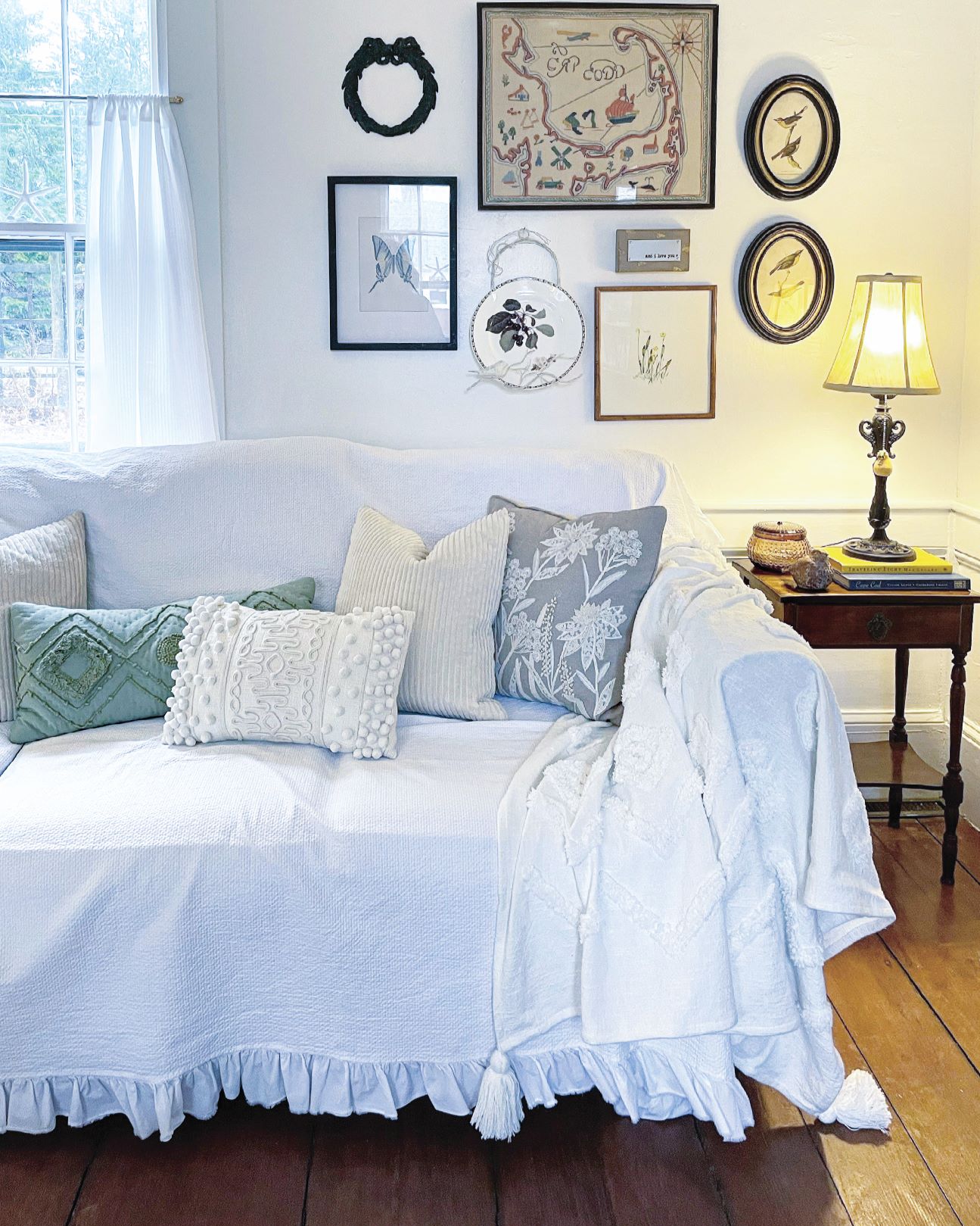 Melody living room - Cottage style decorating, renovating and ...